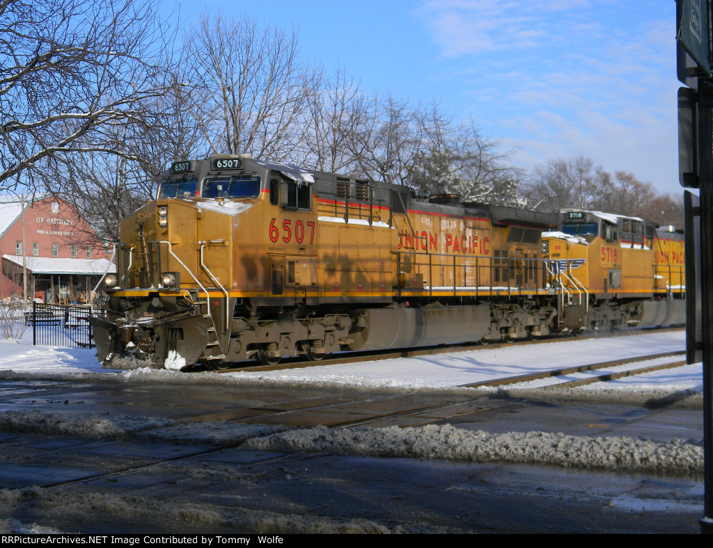 UP 6507 Leads a Grain Train West in the Snow